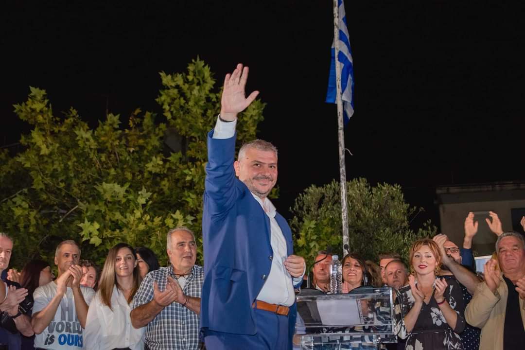 Η πλατεία ήταν γεμάτη, με το νόημα που ‘χει κάτι απ’ τις φωτιές ...